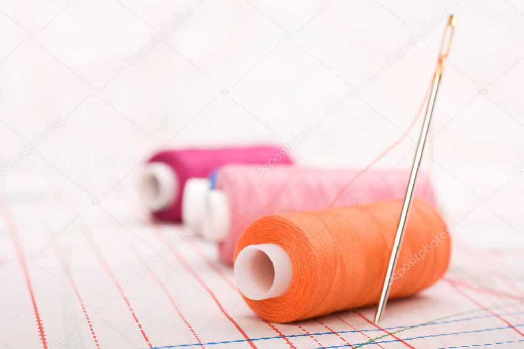 Spool of thread and needle. Sew accessories. — Stock Photo © natika ...