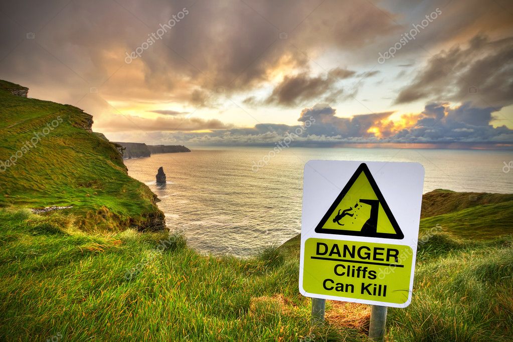 Cliffs can kill sign — Stock Photo © Patryk_Kosmider #7503898