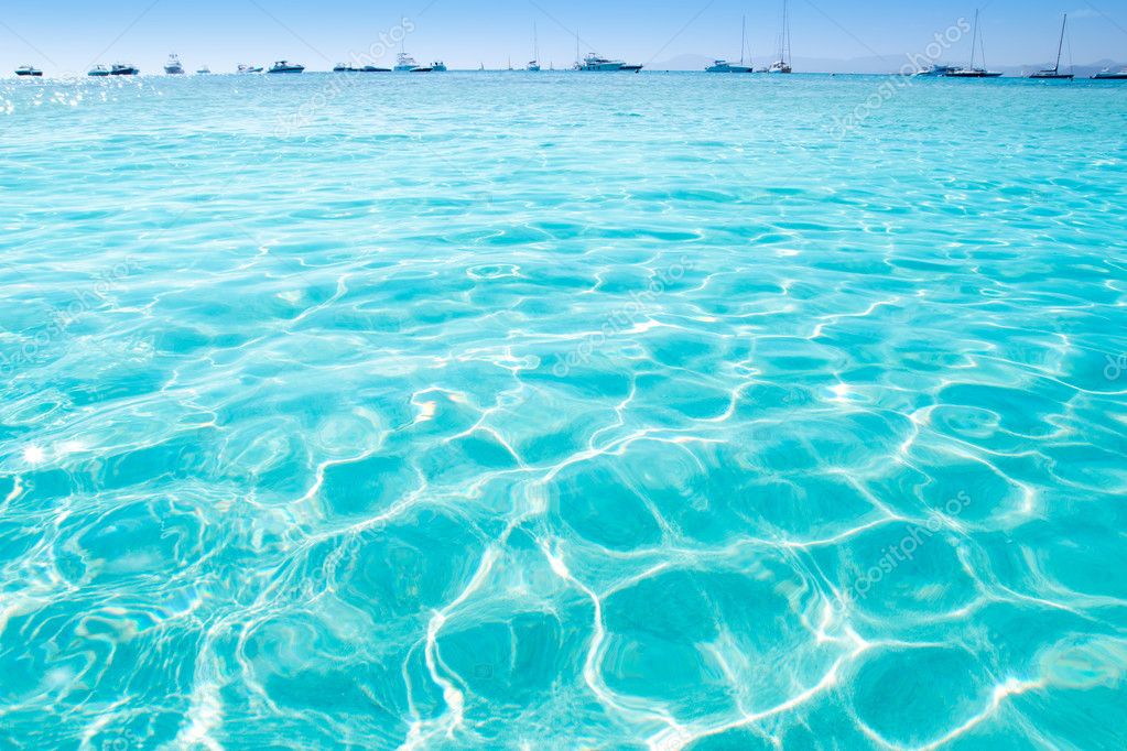 agua azul turquesa rizo formentera — Foto de stock © lunamarina #7326038