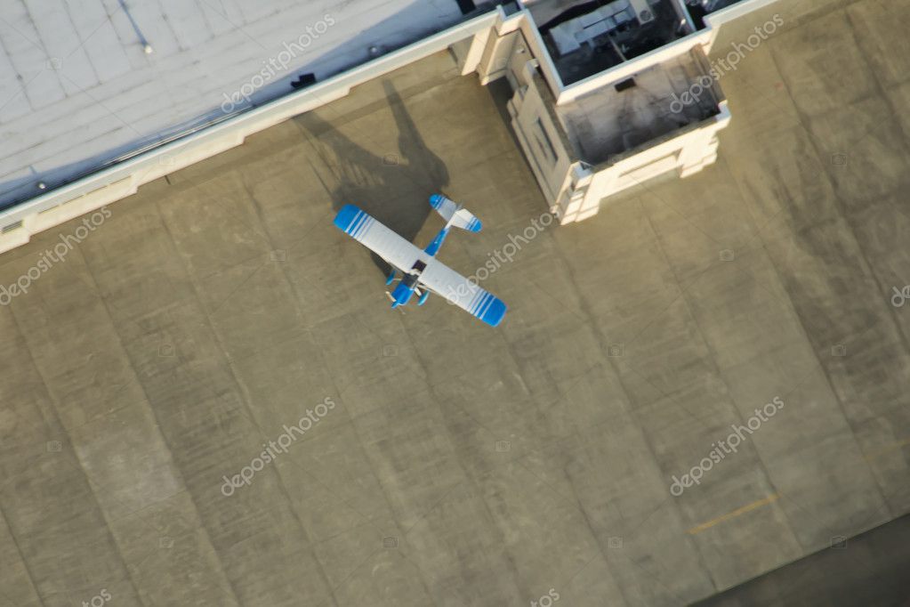 Single Plane Outside of Executive Hangar — Stock Photo © stepheng101 ...