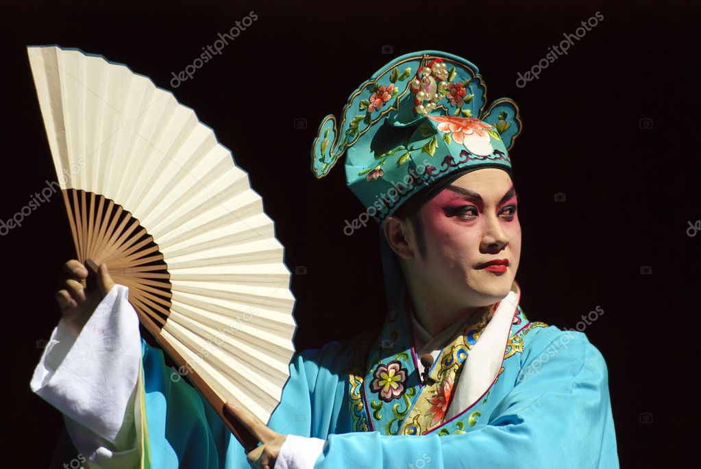 Actor de ópera chino con traje tradicional — Foto de stock #7653231 © jackq